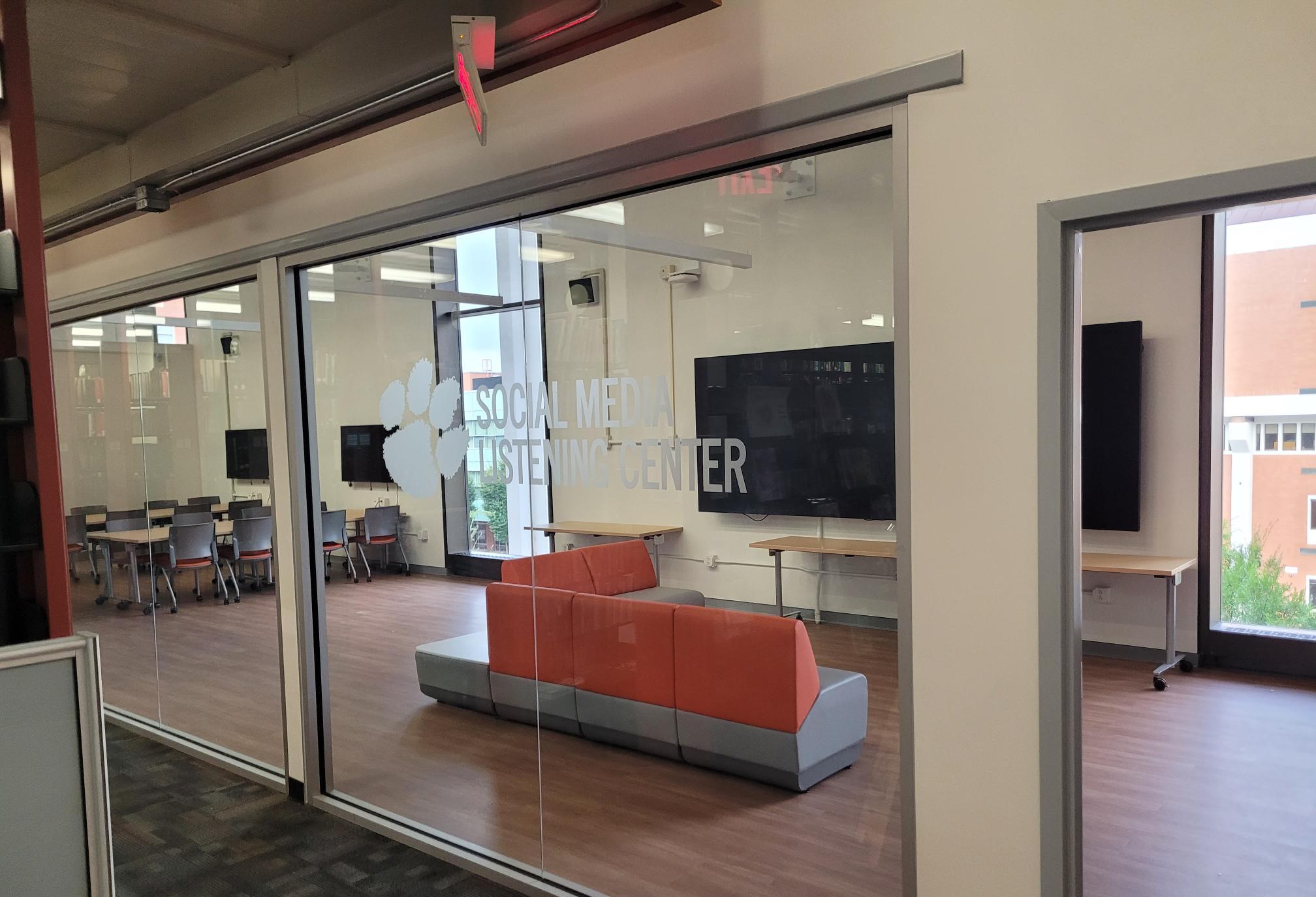 Social Media Listening Center opens in Cooper Library – Clemson Libraries
